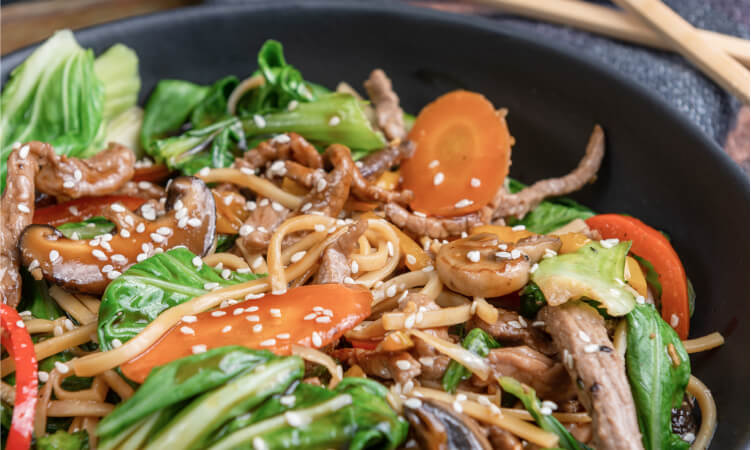 Beef Noodle Stir Fry 1400g - Beef Strips, Seasonal Veg Stir Fry in a Chili Garlic Ginger Soy ...